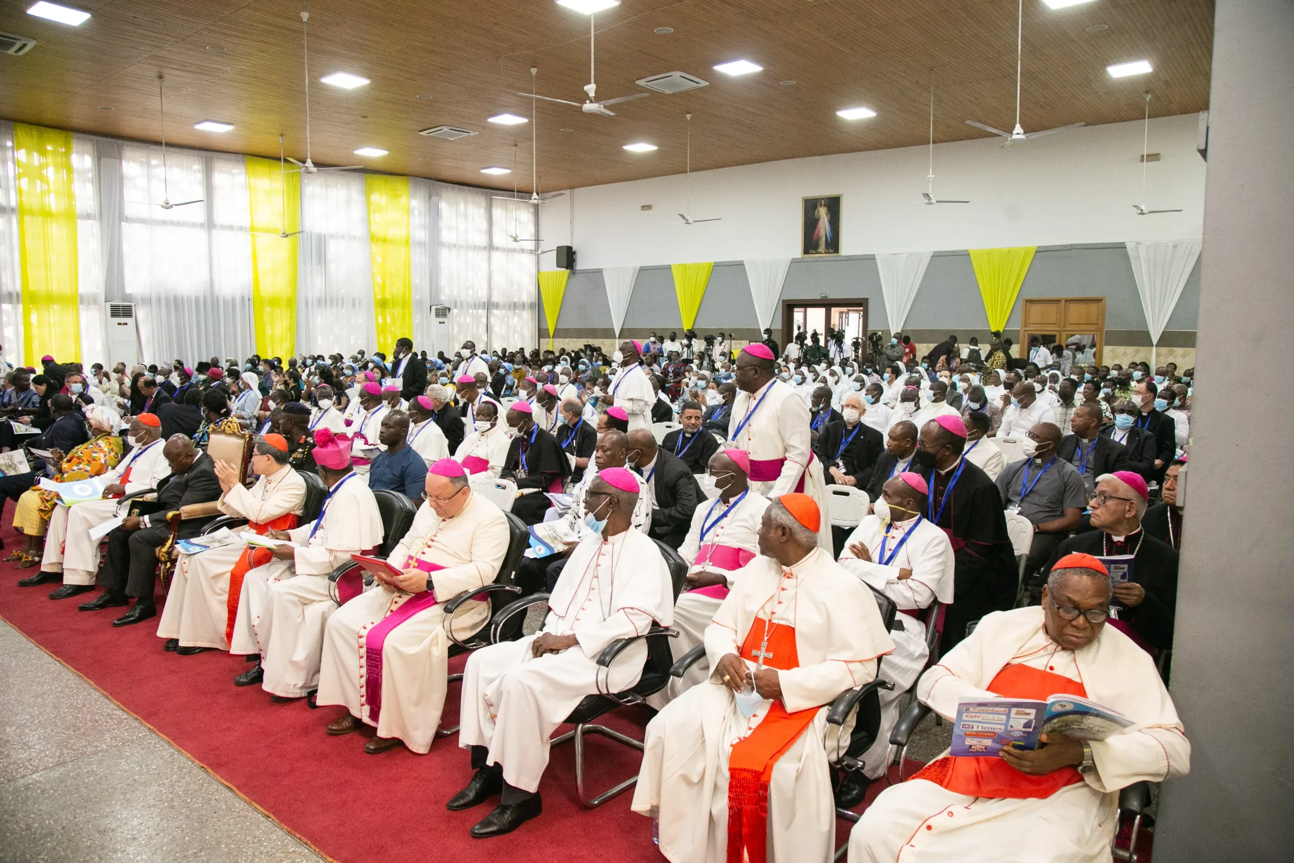 US BISHOPS PROMISE TO KEEP ASSISTING AFRICAN CHURCH